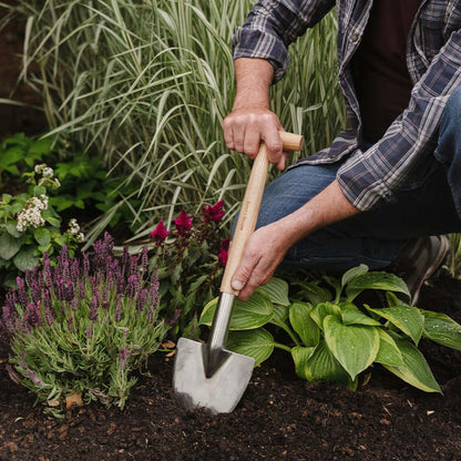 Kent & Stowe Perennial Spade | Gardening Tool – Gardeners Dream